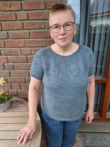 Ravelry: Tail Feather pattern by Helen Kennedy