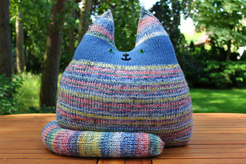 Ravelry: Fat Cat Pillow pattern by Michele Wilcox