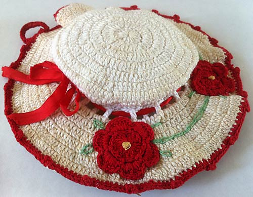 Ravelry: Vintage Redwork Potholders pattern by Maggie Weldon
