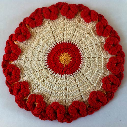 Ravelry: Vintage Redwork Potholders pattern by Maggie Weldon