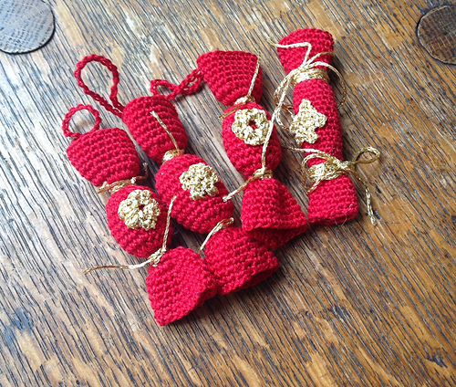 Ravelry: Christmas Cracker pattern by Claire Bojczuk