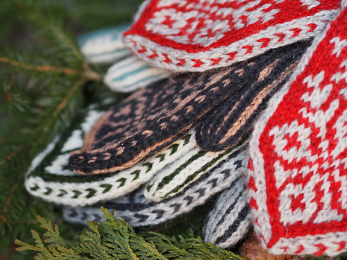Ravelry: Julvanten 2020/The Christmas Mitten 2020 pattern by Maja Karlsson