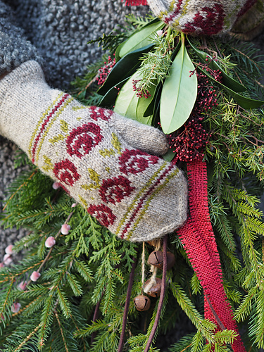 Ravelry: Julvanten 2021 pattern by Maja Karlsson