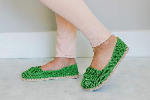 Ravelry: Summertide Slip-On Shoes pattern by Jess Coppom