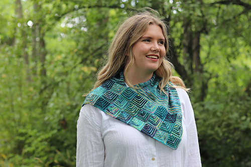 Ravelry: Tiny Poncho pattern by Lisa Doherty