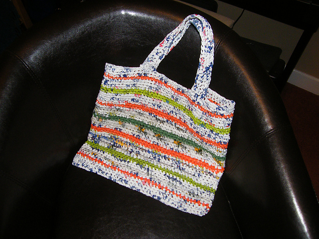 Ravelry: Basic 'plarn' tote pattern by Kayla K