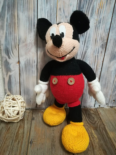 Ravelry: Knitted Mickey Mouse pattern by Olga Chepizhnaya