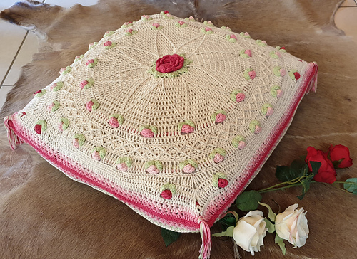 Ravelry: Lyn's Rose Garden Pillow pattern by Melanie Grobler