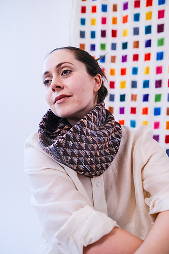 Ravelry: Cygnus Cowl pattern by Meredith Collins
