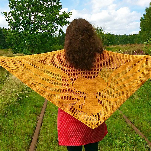 Ravelry: Flying Kitty Shawl pattern by Mara Maakt