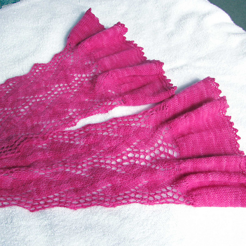 Ravelry: Sparkling Waves Scarf pattern by Kat LeFevre