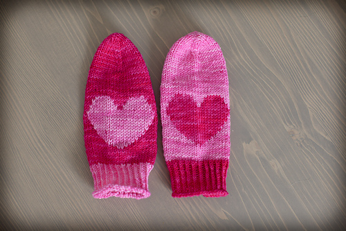 Ravelry: Two Hands Make A Heart pattern by Mari Chiba