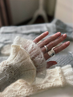 Ravelry: Four-in-One: winter hand accessory pattern by Maria Tsybulskaya