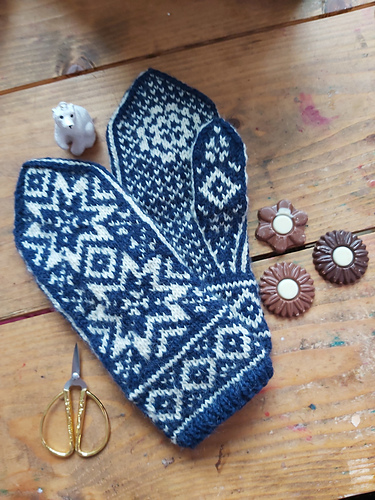 Ravelry: Emma's Ice Flower Mittens pattern by Runningyarn