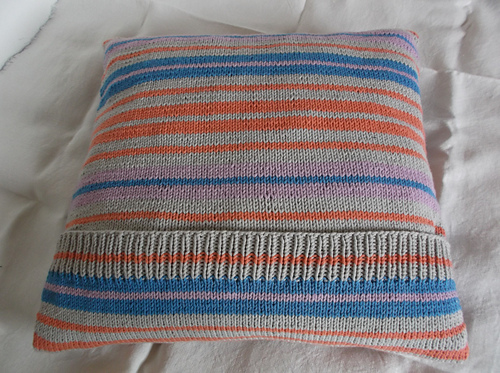 Ravelry: Cojin de Rayas de Colores pattern by Maria Yuste