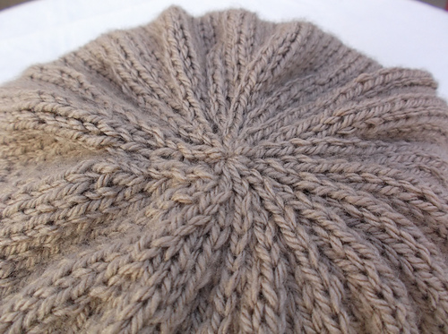 Ravelry: Gorro con rombos pattern by Maria Yuste