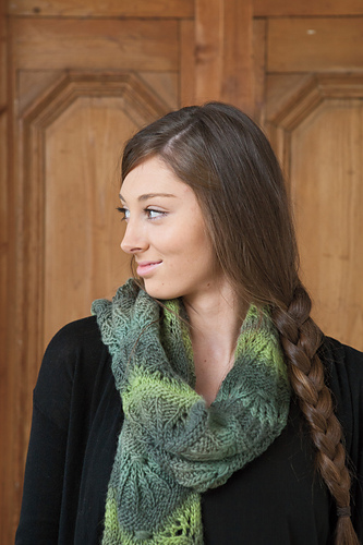 Ravelry: Symmetrical Scallops Scarf pattern by Marie Segares