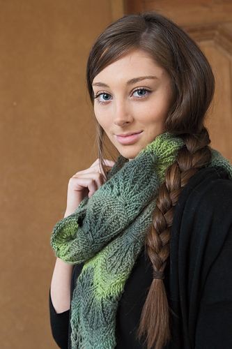 Ravelry: Symmetrical Scallops Scarf pattern by Marie Segares
