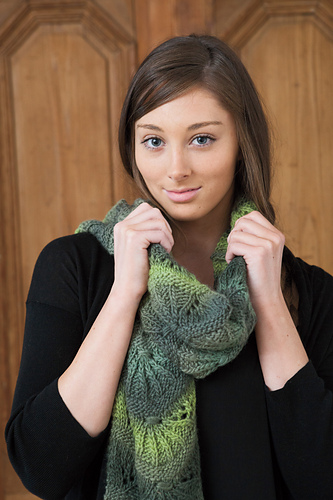 Ravelry: Symmetrical Scallops Scarf pattern by Marie Segares