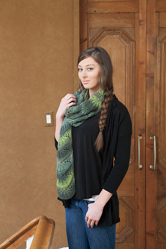 Ravelry: Symmetrical Scallops Scarf pattern by Marie Segares