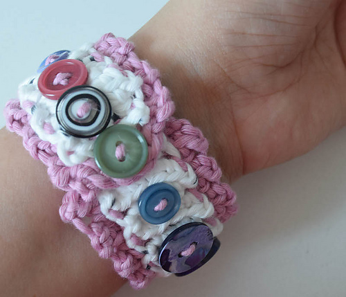 Ravelry: Layered Button Cuff pattern by Marie Segares