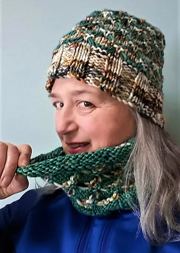 Ravelry: Chain Link Hat & Cowl pattern by MarinJaKnits