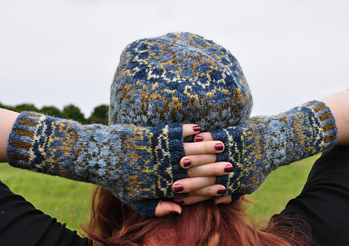 Ravelry: Blue Scarlet Mittens pattern by Marion Schlenzka