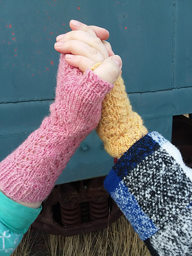 Ravelry: More Mini Mitts pattern by Maritime Family Fiber