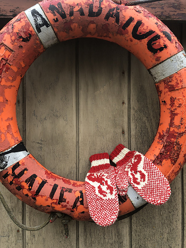 Ravelry: Lobster Mitts pattern by Shirley A. Scott