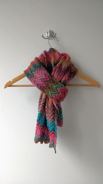 Ravelry: MarliesT's ZickZack Scarf