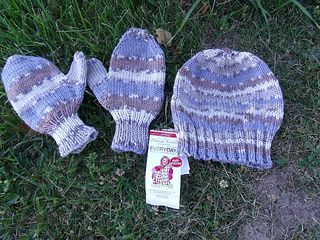 Ravelry: MartyCare's Hat and mittens for WUA June 2012