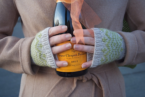 Ravelry: Muckle Mitts pattern by Mary Jane Mucklestone