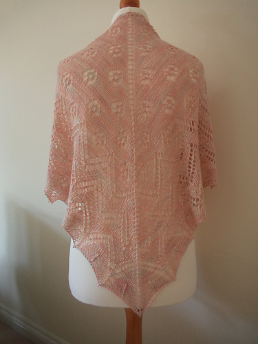 Ravelry: Rosebuds in Nice pattern by Maria Higgs