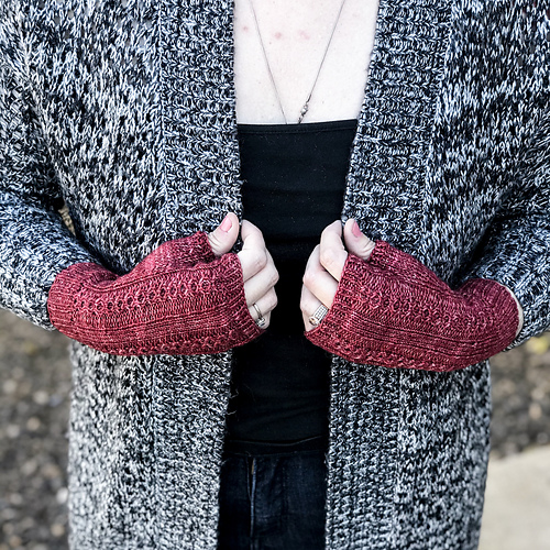 Ravelry: Iris Mitts pattern by Rachael Raimo - Maven Crafted