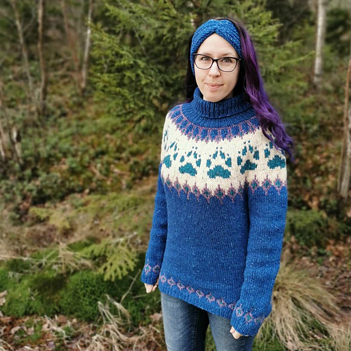 My Wilderness sweater is done! And ready for fishing trips and camping ...