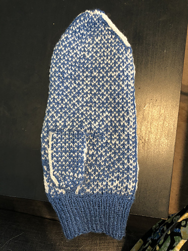 Ravelry: LOTR Tree of Gondor Mitten Chart pattern by Robin McCrae