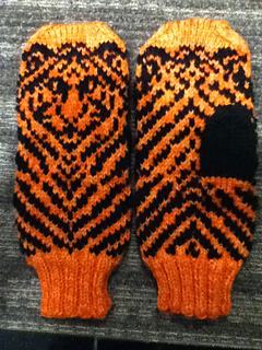 Ravelry: McLovin's Tiger Mittens