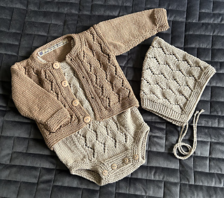 Ravelry: Zig-Zag Cardigan, Rompers and Bonnet pattern by Jackie Platt