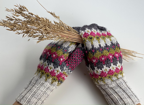 Ravelry: Happy Mittens pattern by Meiju Kallio