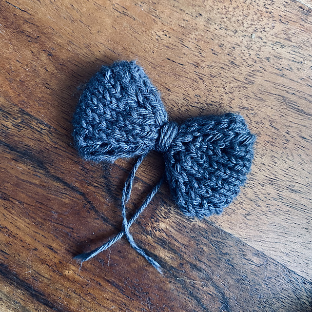 Ravelry: Mini knit bow pattern by Melissa Bjerregaard