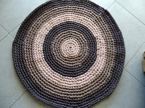 Ravelry: T- Shirt Yarn Round Rug pattern by Meladoras Creations