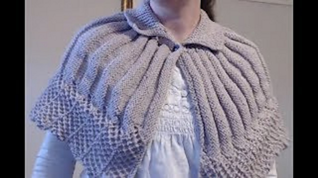 Ravelry: How to knit a Capelet pattern by Sabrina Bourgoin