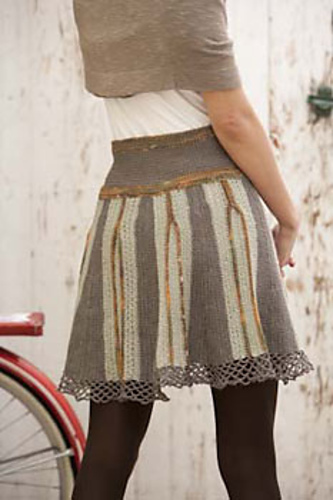 Ravelry: Pretty Pleats Skirt pattern by Annie Modesitt