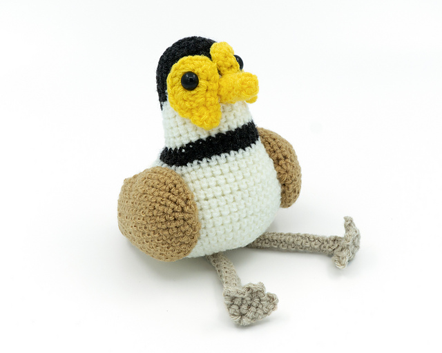 Ravelry: Amigurumi Masked Lapwing Plover Bird pattern by Mevlinn Gusick