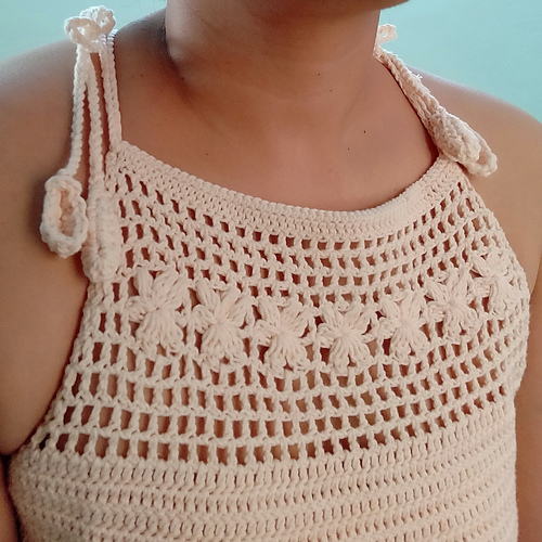 Ravelry: Pretty Petals Halter Top pattern by Komal Raj