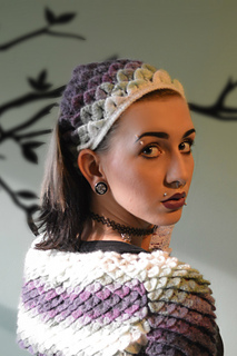 Ravelry: MidknightStarr's Dragon Scale Head Kerchief