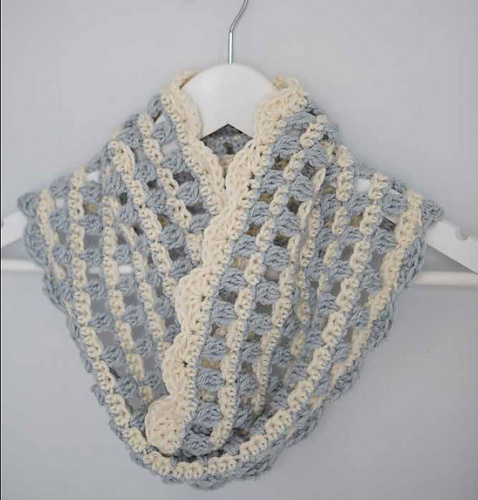 Ravelry: Vintage Style Mini Cowl pattern by Ruby & Custard