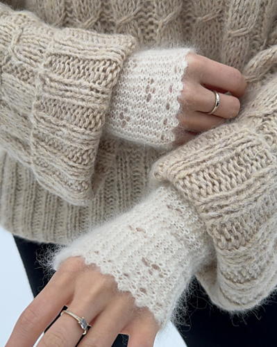 Ravelry: Milotte leftover lovelies | Wristwarmers pattern by Vicyyy