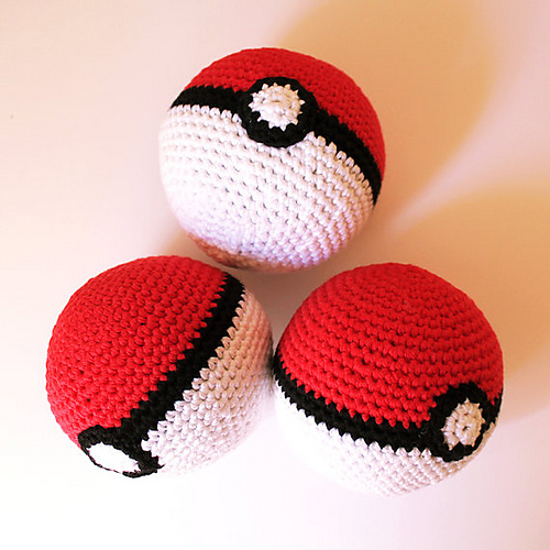 Ravelry: Poke Ball pattern by Anabel Catalan