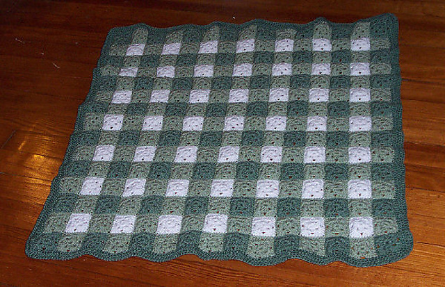 Ravelry: Pretty Gingham Baby Quilt pattern by C.L. Halvorson